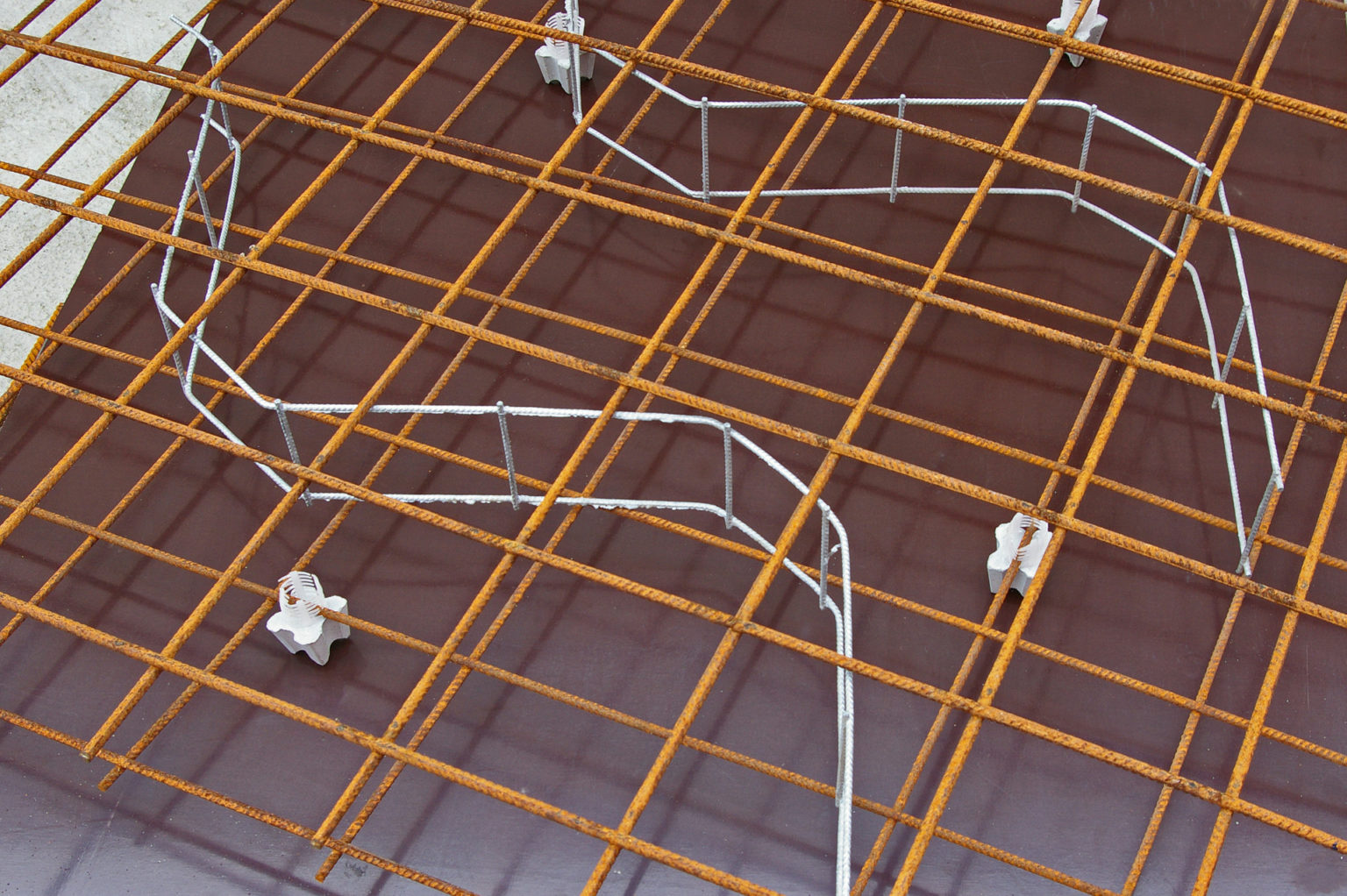 2. Distantier metalic AARON - Distantieri metal sau plastic Germania ...